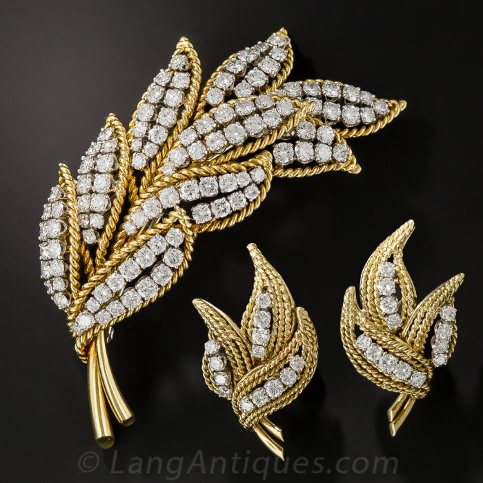 Vintage earrings and brooches store