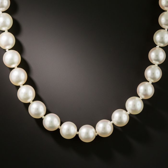 Mikimoto add a pearl necklace store
