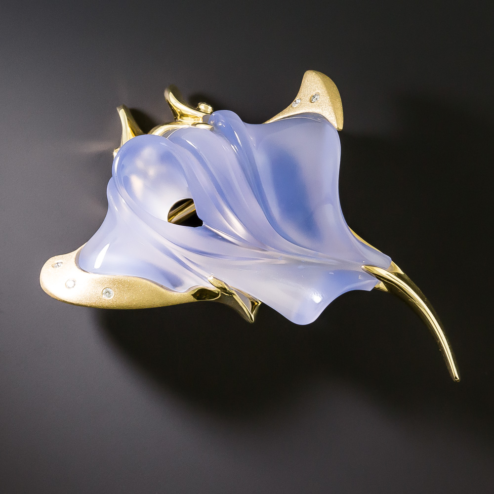 Estate Carved Chalcedony Manta Ray Brooch/Pendant
