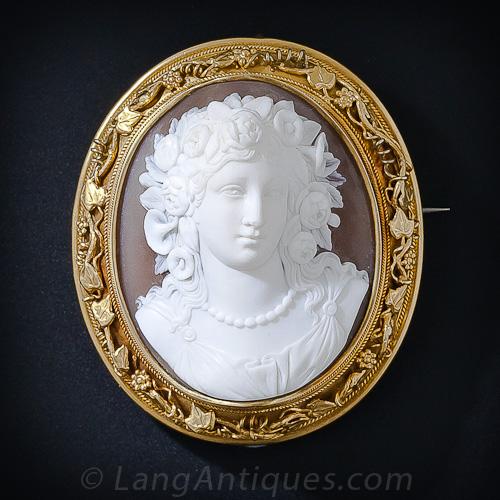 Exceptional Shell Cameo