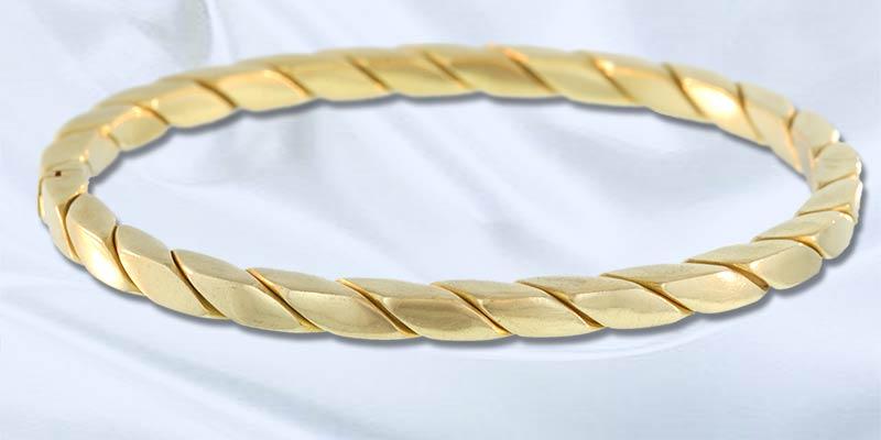 Twisting Hinged Bangle